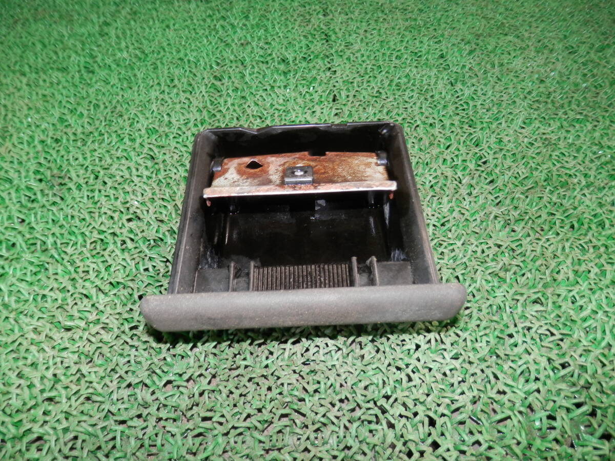 Yahoo!オークション - 3408-107 H15 日産 アトラス R8F23 純正灰皿