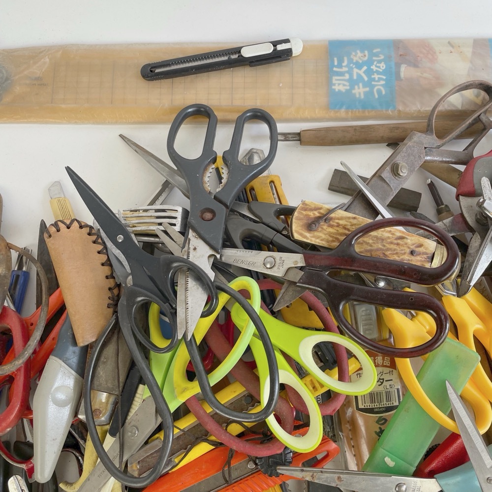 Yahoo!オークション - 工具 ジャンク 大量 まとめ売り はさみ 彫刻刀 ...
