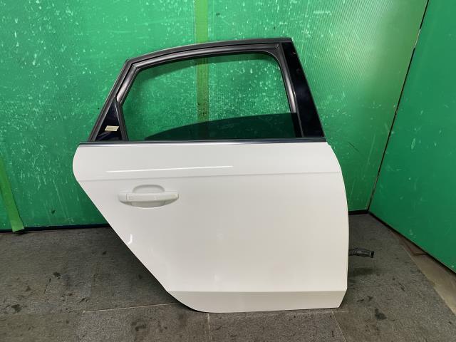 Yahoo!オークション - アウディ A4 DBA-8KCDN 右RドアASSY LY9C M3240
