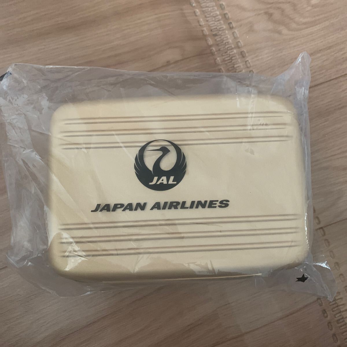 JAL 国際線 ファーストクラス アメニティ ゼロハリバートン(日本航空(JAL))｜売買されたオークション情報、yahooの商品情報をアーカイブ公開 - オークファン（aucfan.com）