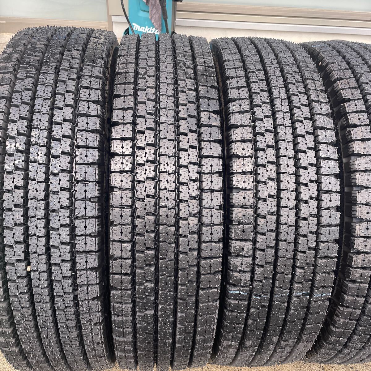 Yahoo!オークション - 9R19.5 中古再生 激安美品 ほぼ新品6本セット 60...