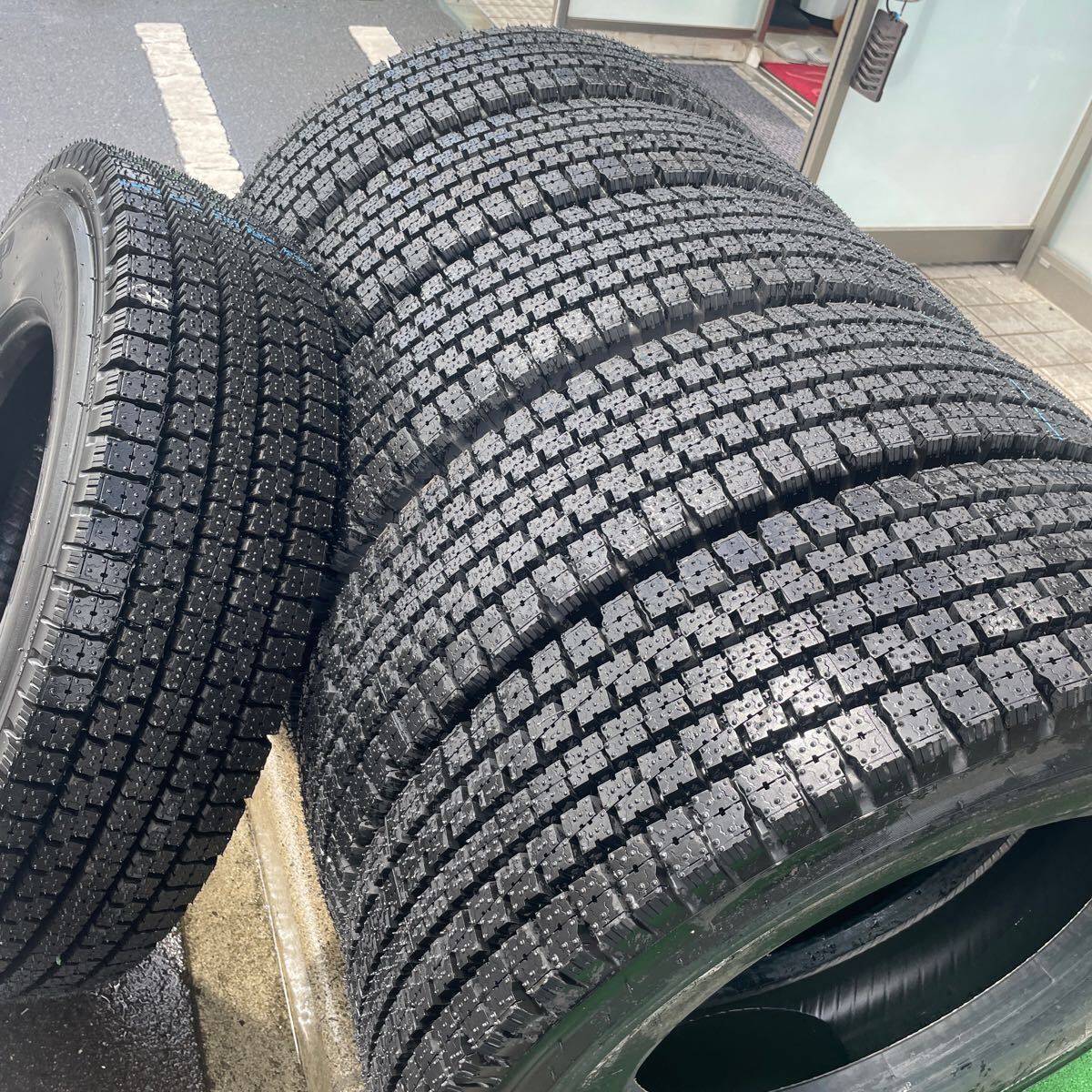 Yahoo!オークション - 9R19.5 中古再生 激安美品 ほぼ新品6本セット 60...