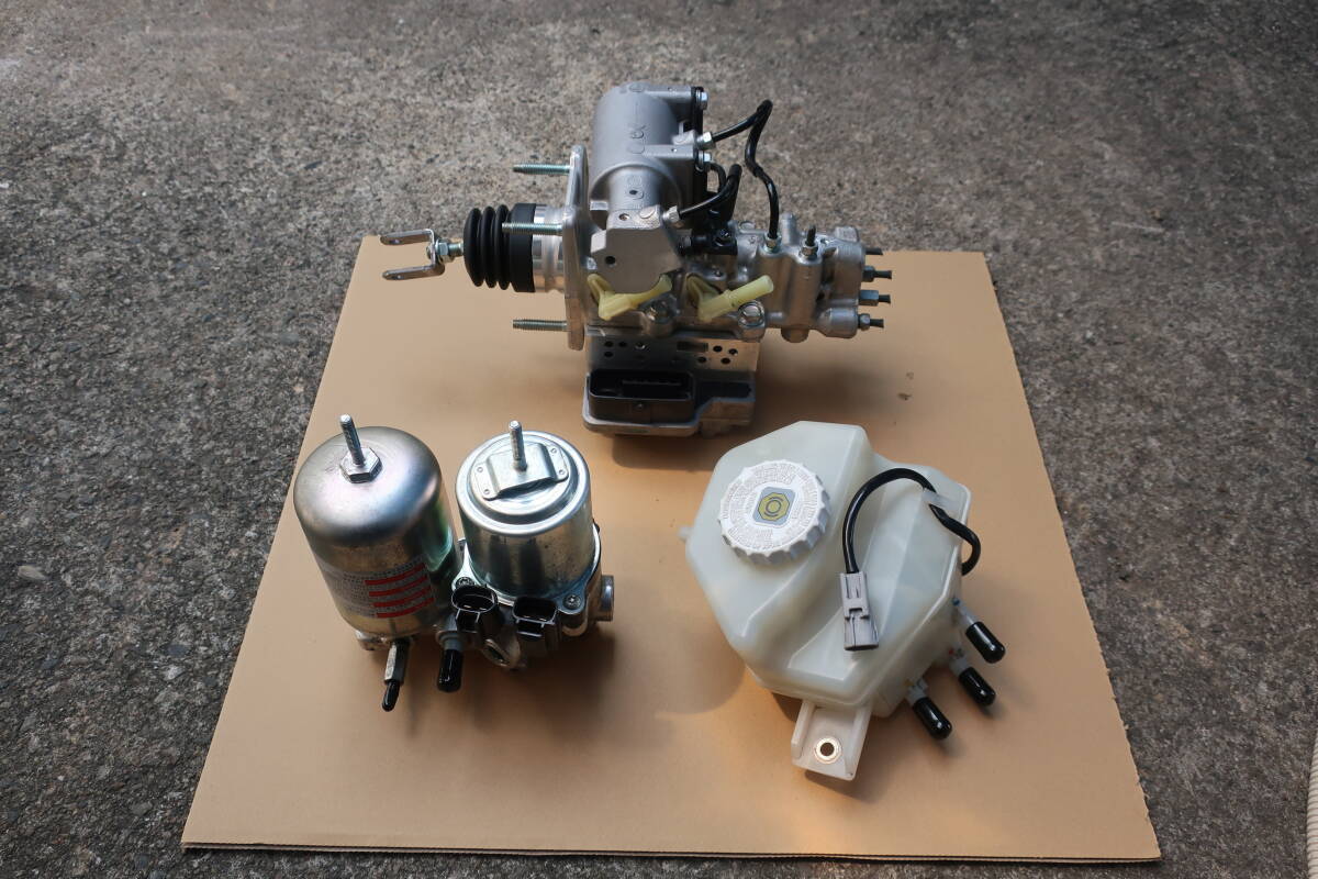 Yahoo!オークション - 6455 プリウス ZVW30 ABS アクチュエーター ブ...