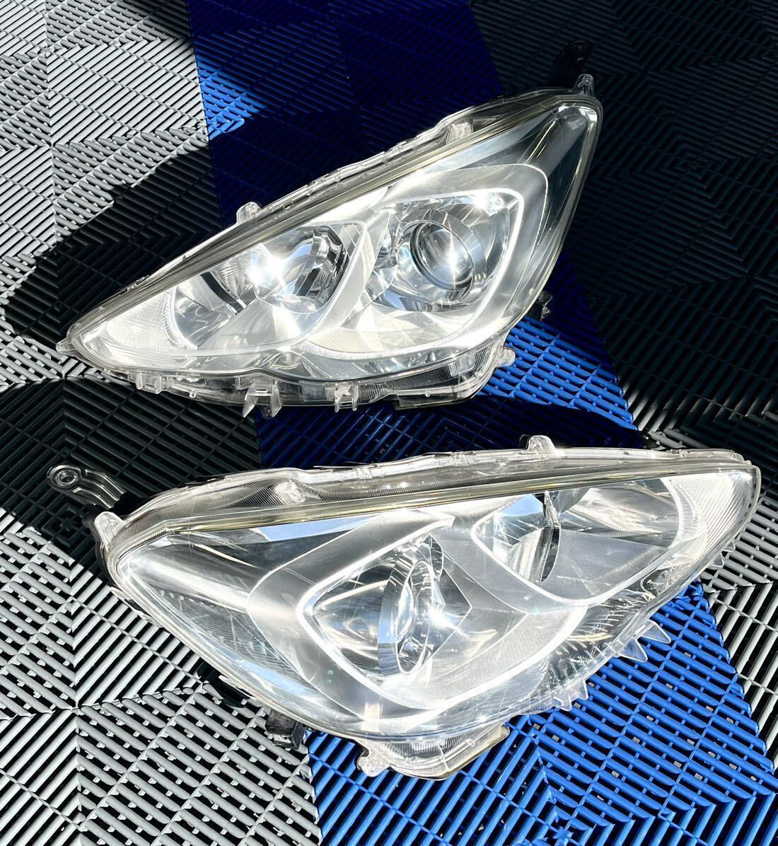 Yahoo!オークション - 美品 トヨタ純正 アクア NHP10 中期 左右セット ...