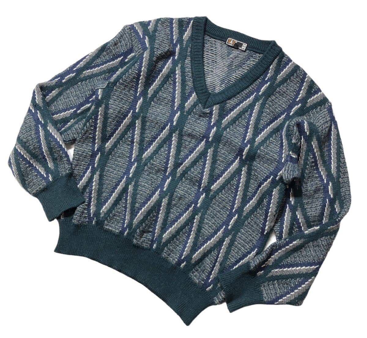 Yahoo!オークション - DAKS ダックス 3D 立体編 幾何学柄 Vネック ウ...