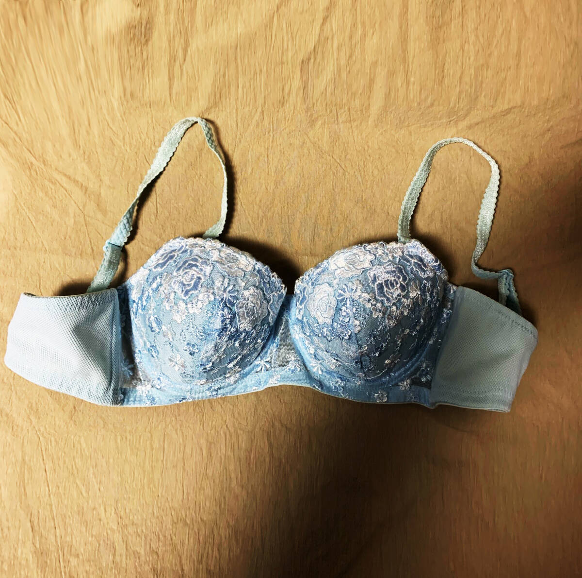 Yahoo!オークション - ワコールウイング 花柄刺繍リボンレース ブラジ...