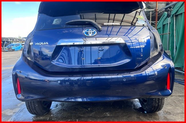 Yahoo!オークション - アクア NHP10 リアバンパー 管理番号 5029