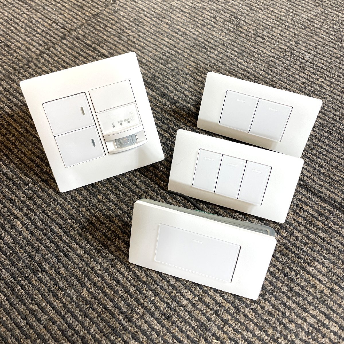 福岡 スイッチアソート Panasonic WTA1811WK WTA3001/3022/3003 小：W70 H120 大：W115 H120 モデルR展示設置品 BR5622_Yy ...