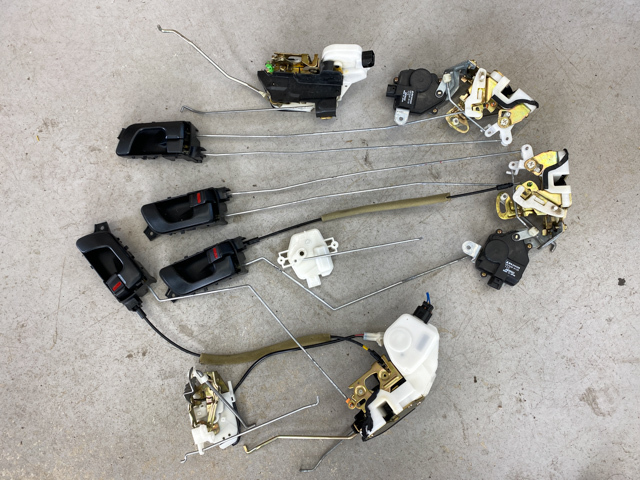 Yahoo!オークション - 三菱 パジェロイオ パールPKG NAVI 4WD 4G93 W23...