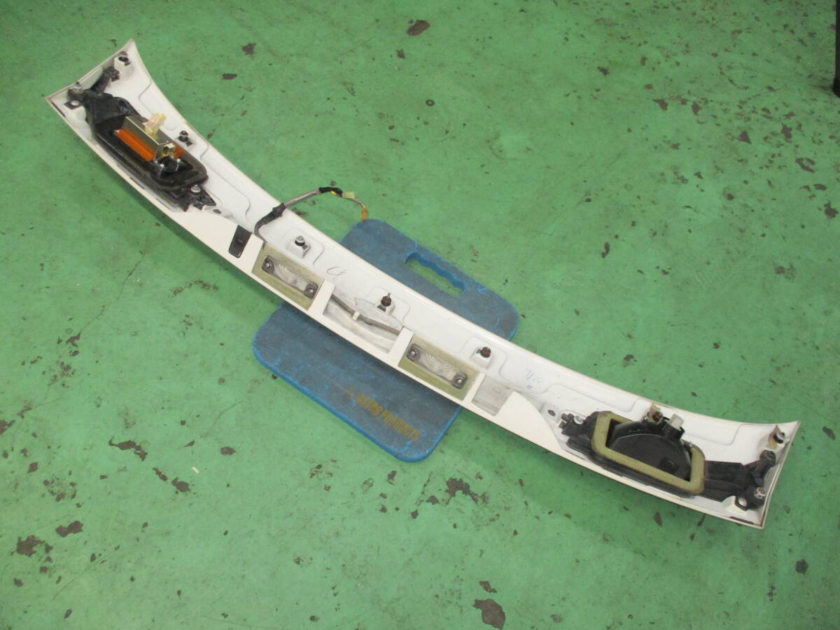 Yahoo!オークション - レガシィ（BP5） リアガーニッシュ パール白 37J...