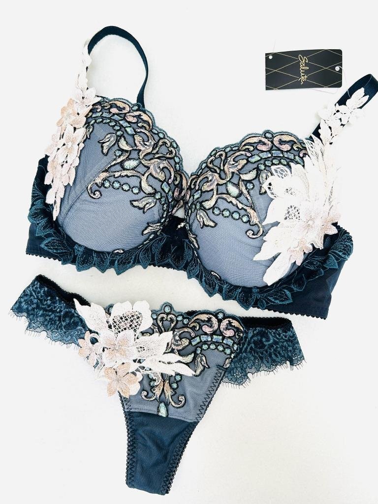 Yahoo!オークション - 新品タグ付き Wacoal Salute ワコールサルート 0...