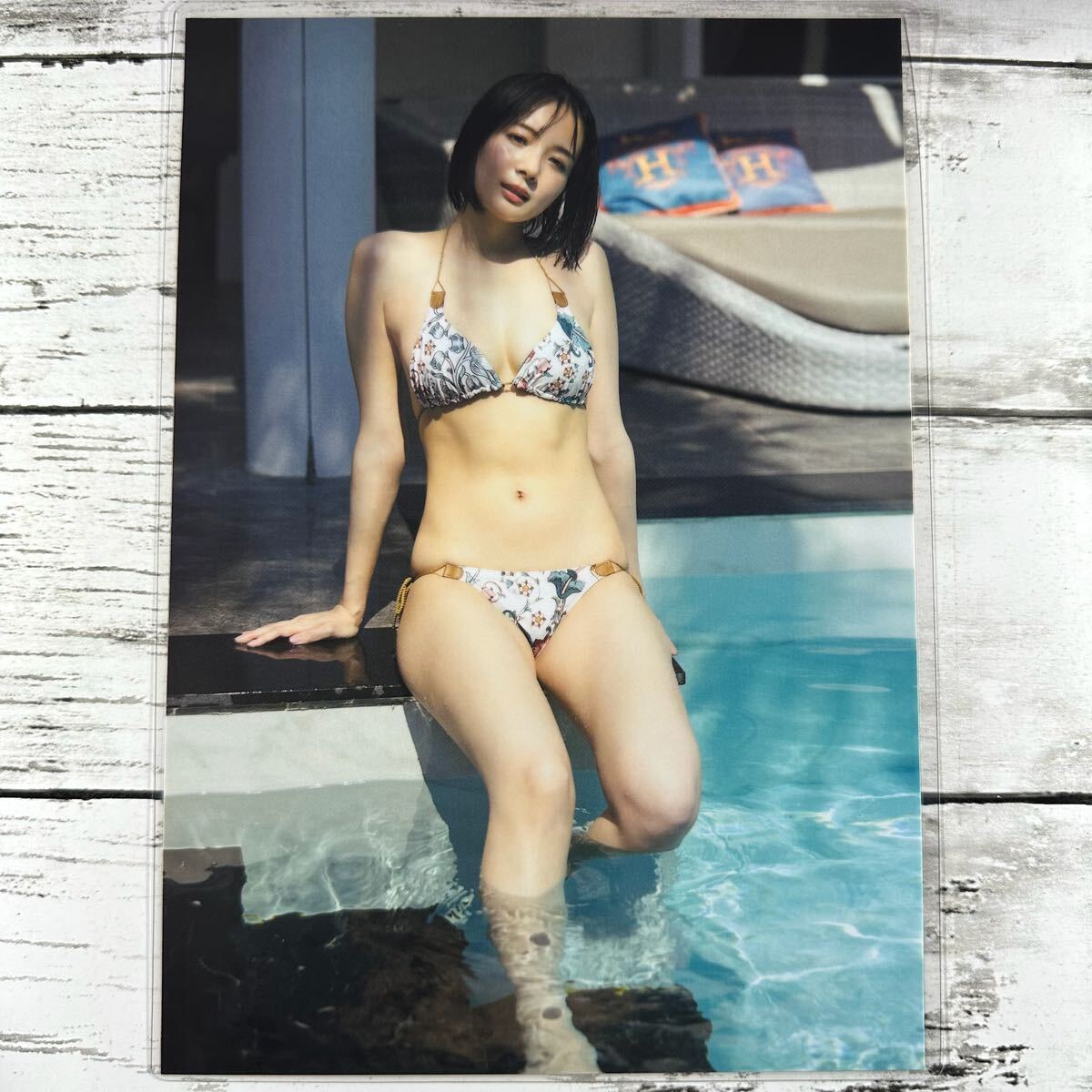 日本代購代標第一品牌【樂淘letao】－[高品質ラミネート処理][ 岡田紗佳 ] 雑誌 切り抜き 11P B5 フィルム 水着 グラビア アイドル 芸能人 女優