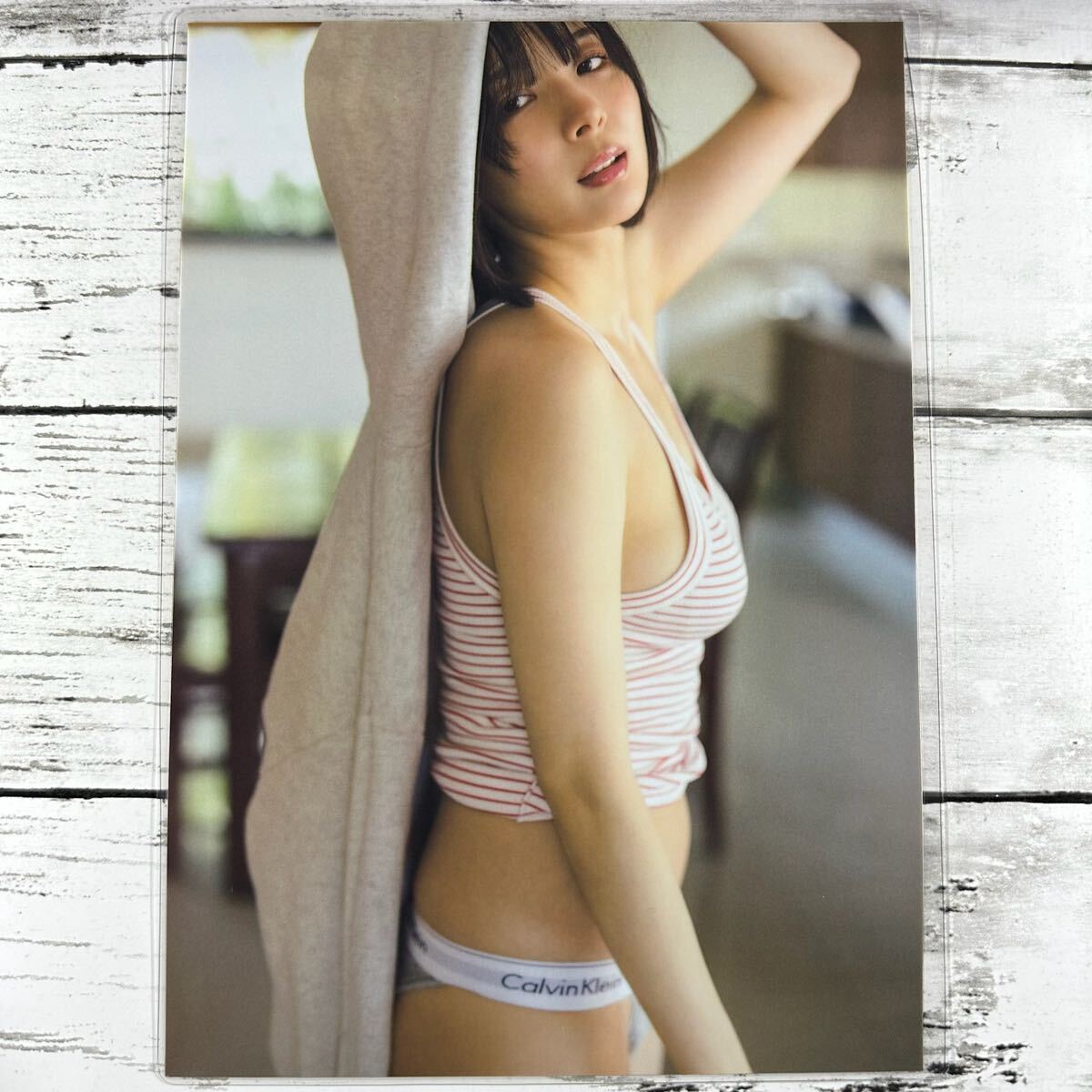 日本代購代標第一品牌【樂淘letao】－[高品質ラミネート処理][ 岡田紗佳 ] 雑誌 切り抜き 11P B5 フィルム 水着 グラビア アイドル 芸能人 女優