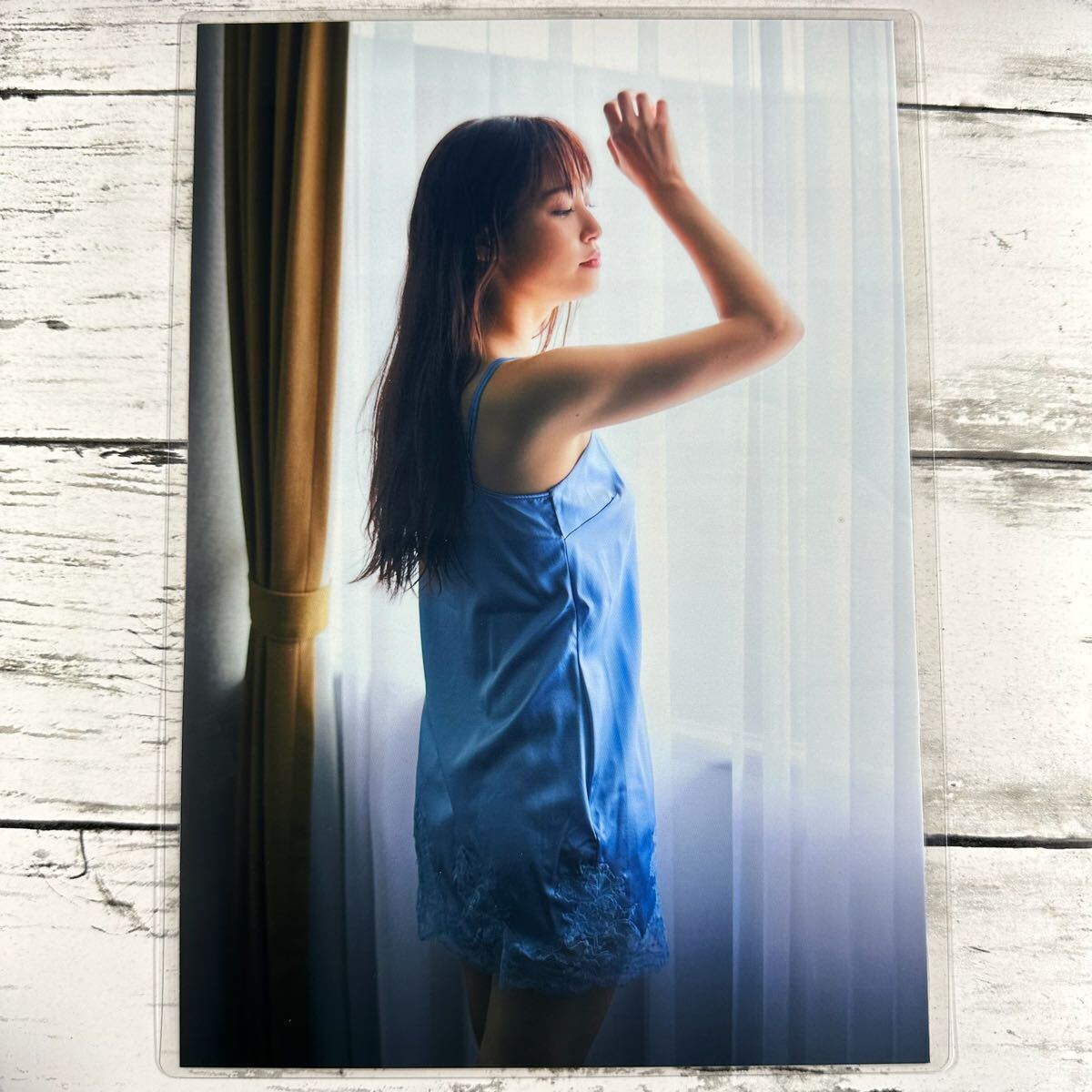 Yahoo!オークション - [高品質ラミネート処理][ 鷲見玲奈 ] プレイボー...