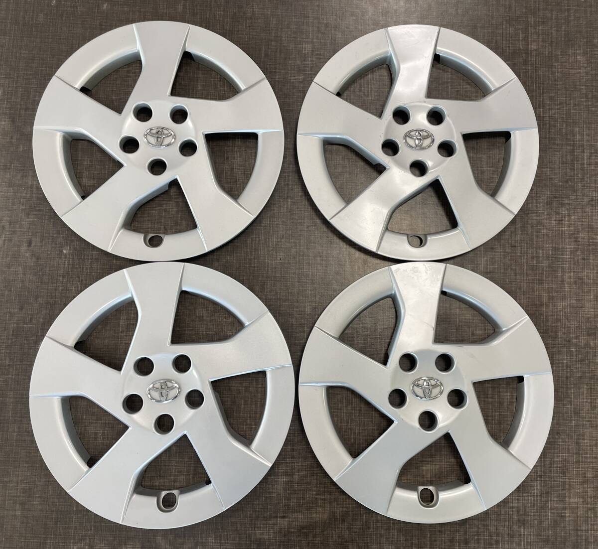 Yahoo!オークション - プリウス ZVW30 15インチ 純正ホイールキャッ...