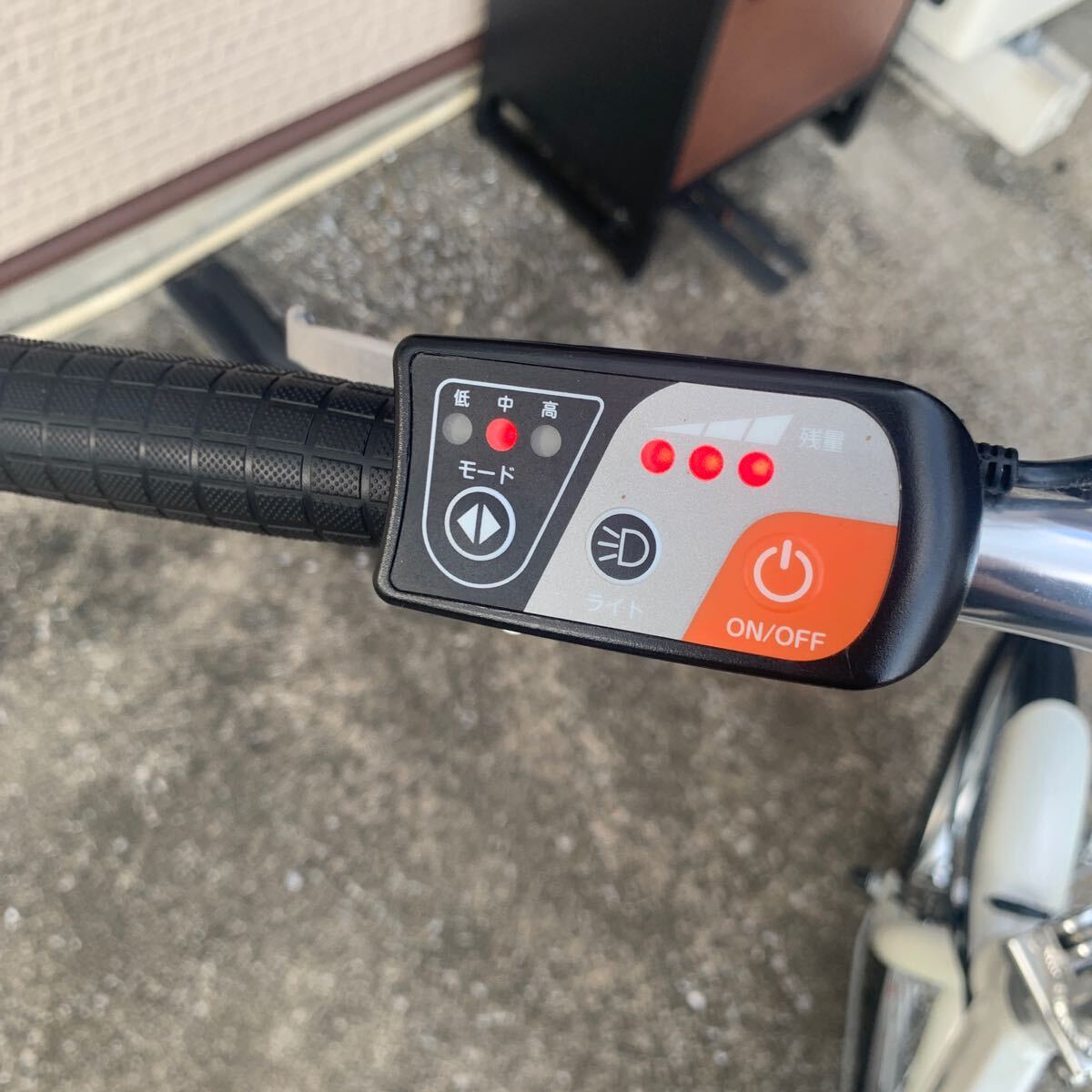 川崎市直接引取限定 SUISUI 折り畳み 電動自転車 24V 5Ah 20インチ ホワイト 充電器 スペアキー 付き カイホウ 電動アシスト自転車(電動アシスト自転車)｜売買された ...