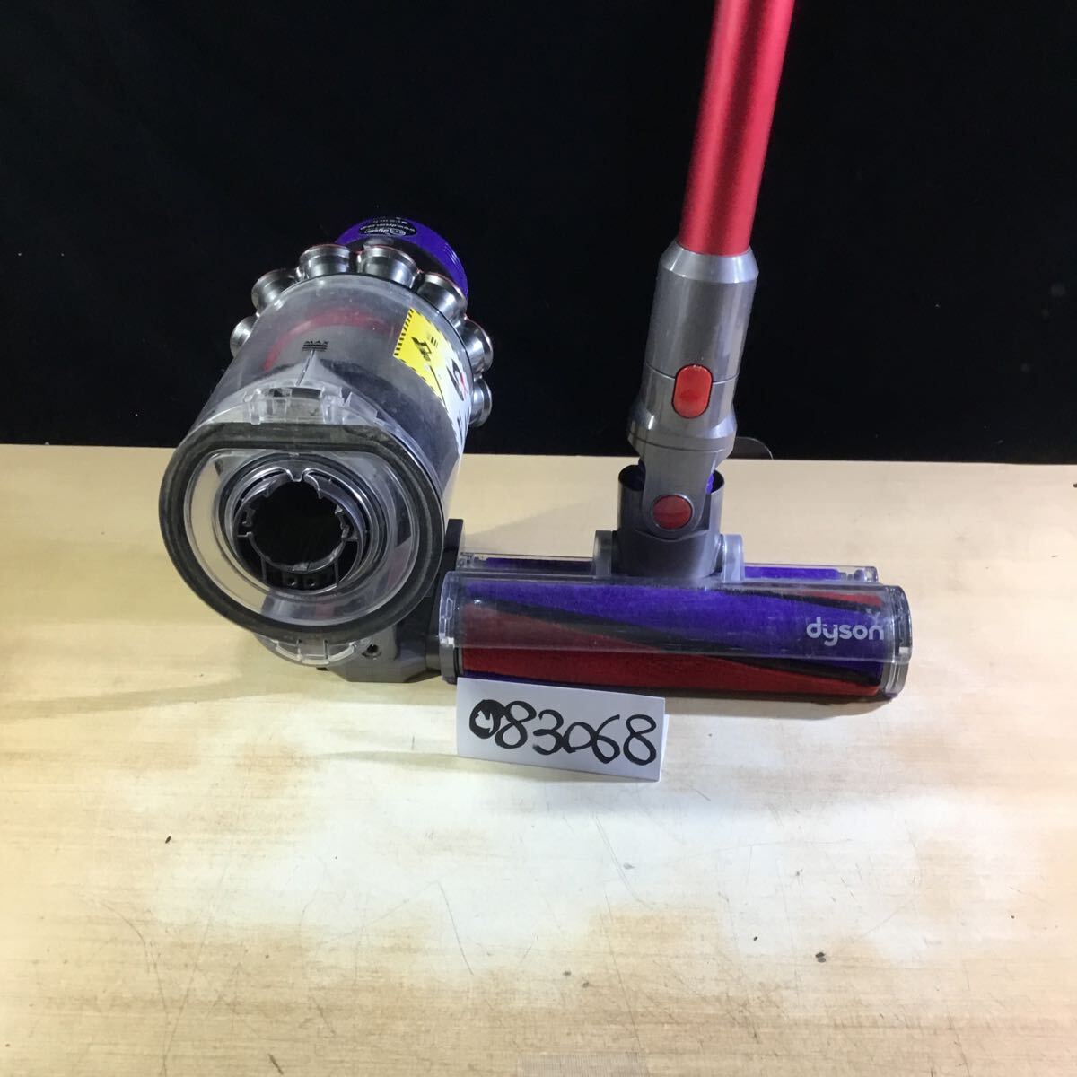 Yahoo!オークション - (083068G) dyson SV12サイクロン式コードレスク...