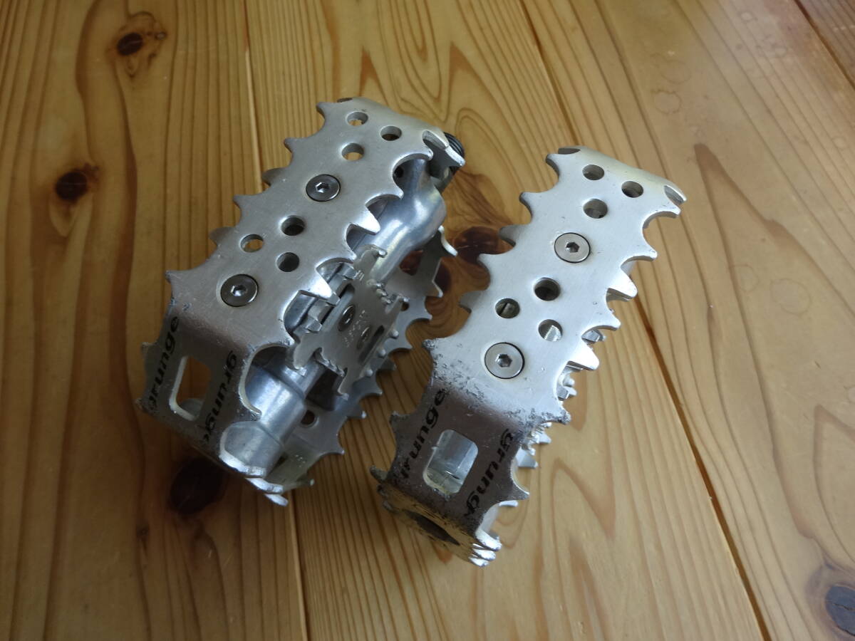 Yahoo!オークション - フラットペダル GRUNGE Welgo LU-952 回転OK