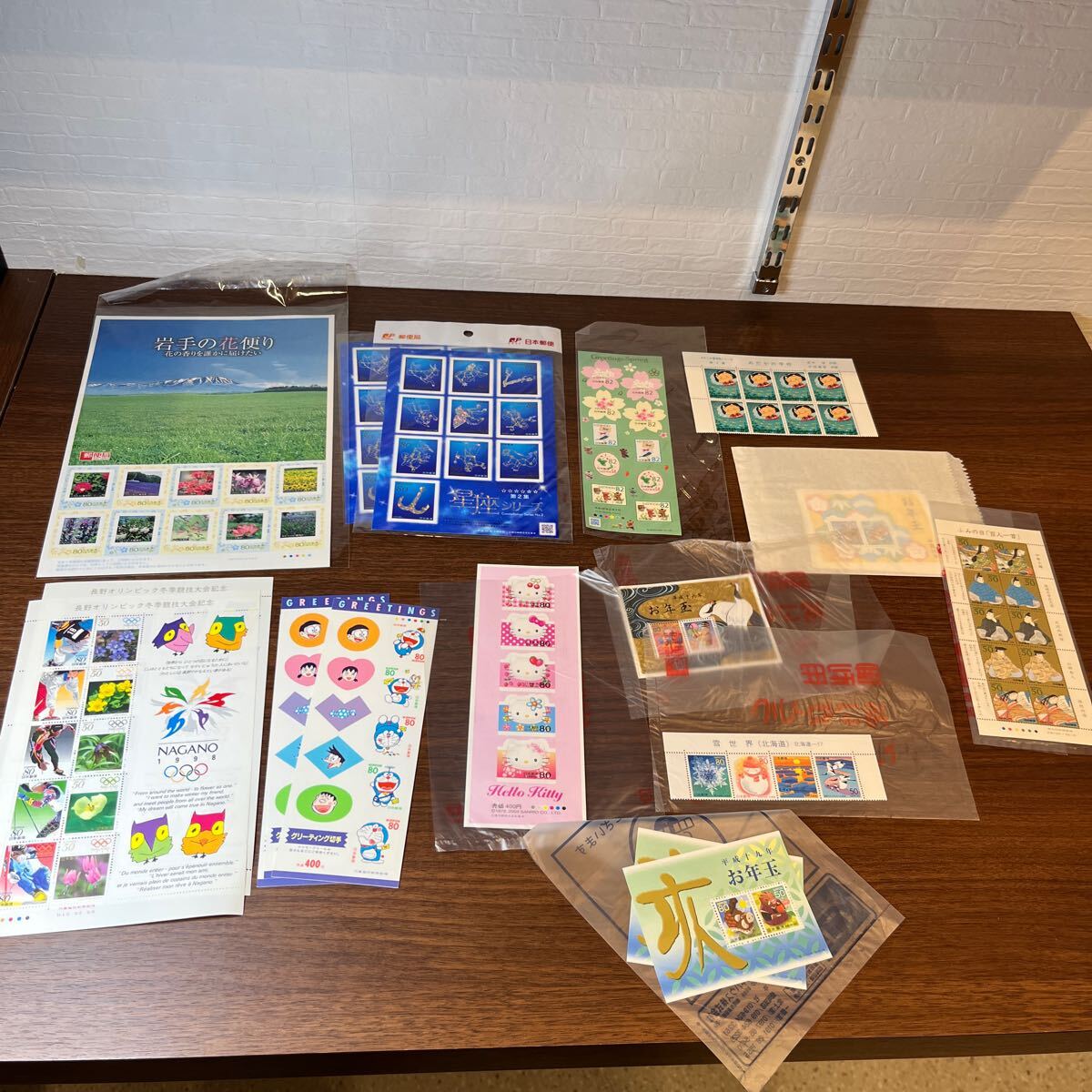 Yahoo!オークション - A818/【個人保管品】切手 日本郵便 コレクション...