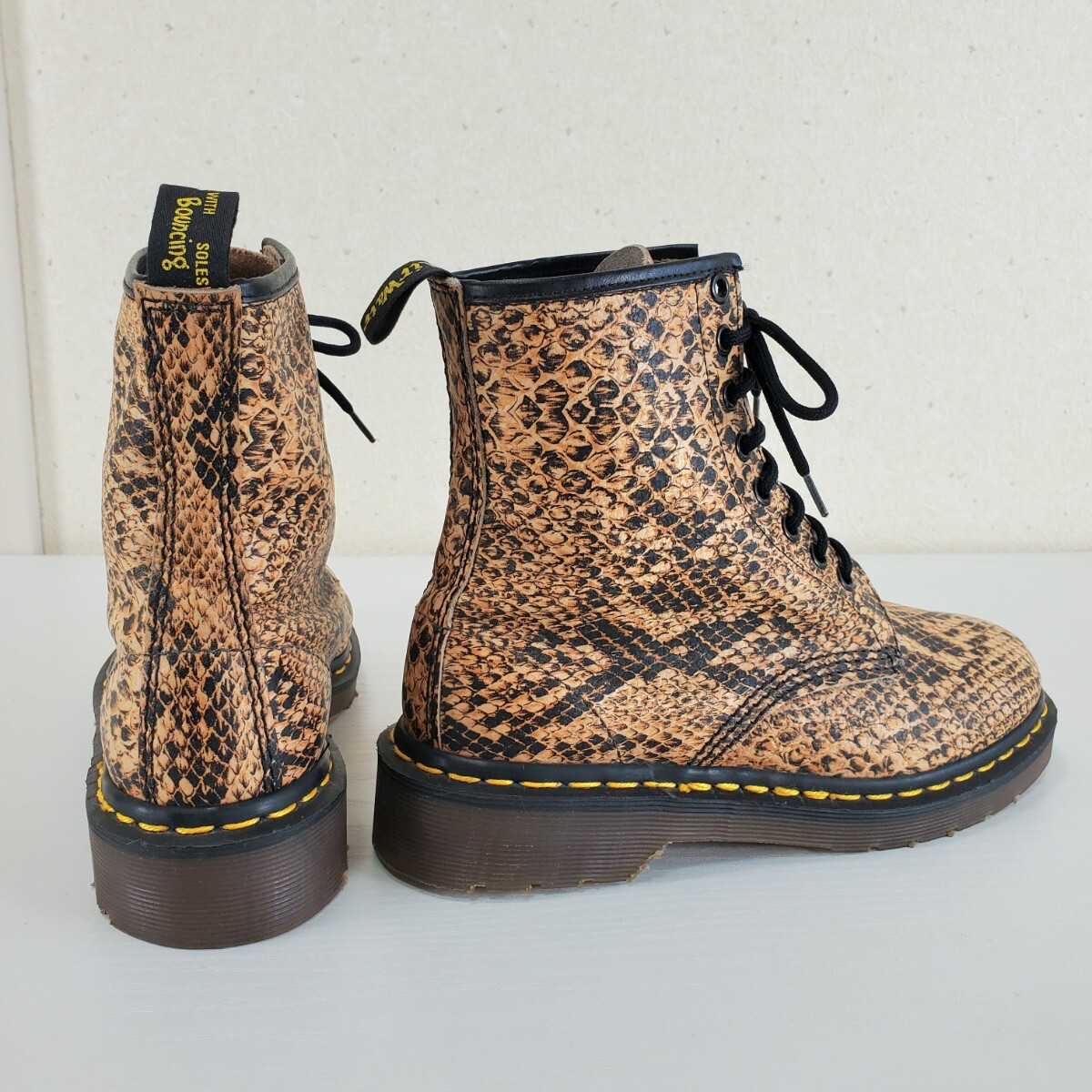 Yahoo!オークション - 極美品 英国製 Dr.Martens ドクターマーチン 8ホ...