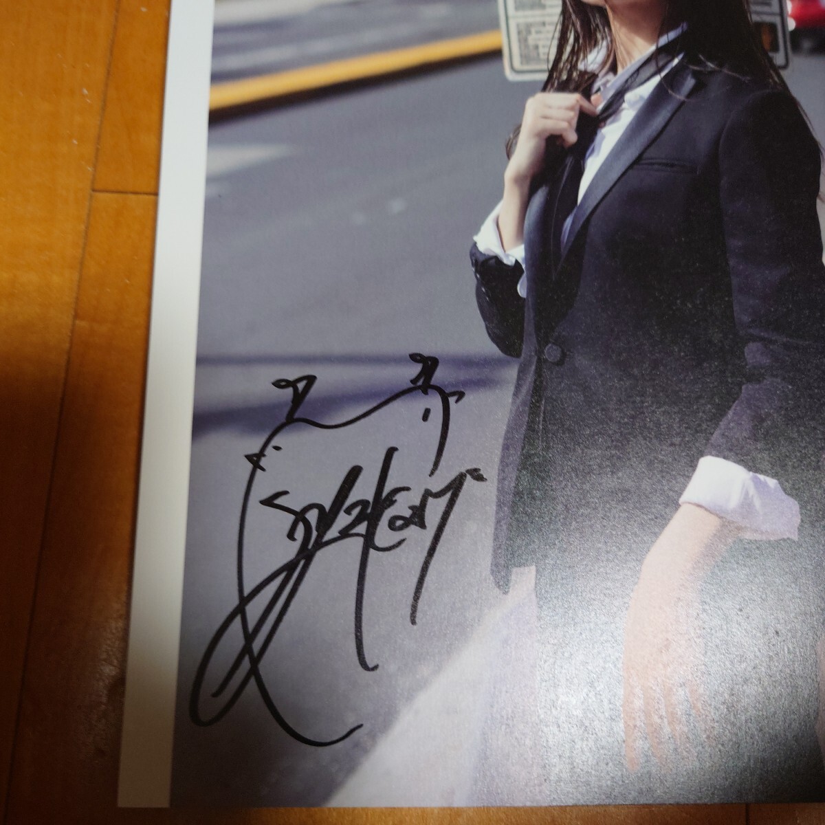 Yahoo!オークション - 直筆サイン入り 似鳥沙也加2nd写真集 Colon 帯あ...