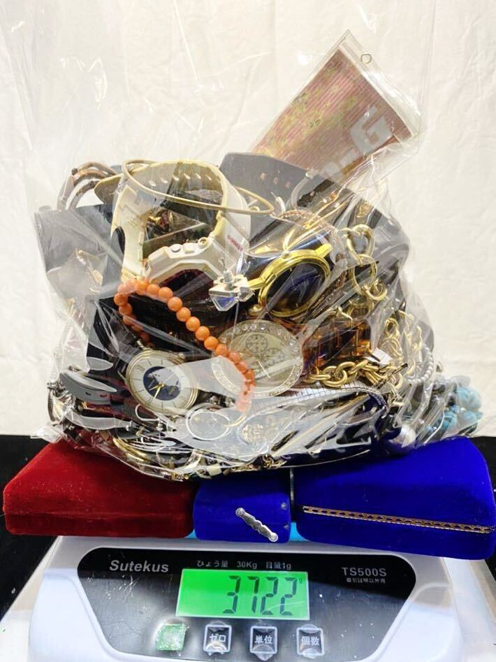 Yahoo!オークション - A1872 アクセサリー 大量 まとめ売り 遺品整理 ...