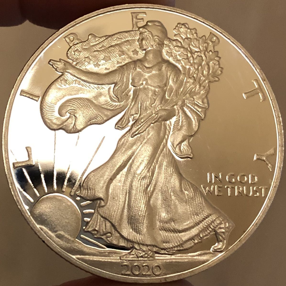 銀貨 古銭 アメリカ 約28.54g ウォーキング自由の女神 リバティ イーグル 平和 権力 大型 コイン 硬貨 記念幣 参考品(北アメリカ)｜売買されたオークション情報、yahooの商品情報 ...