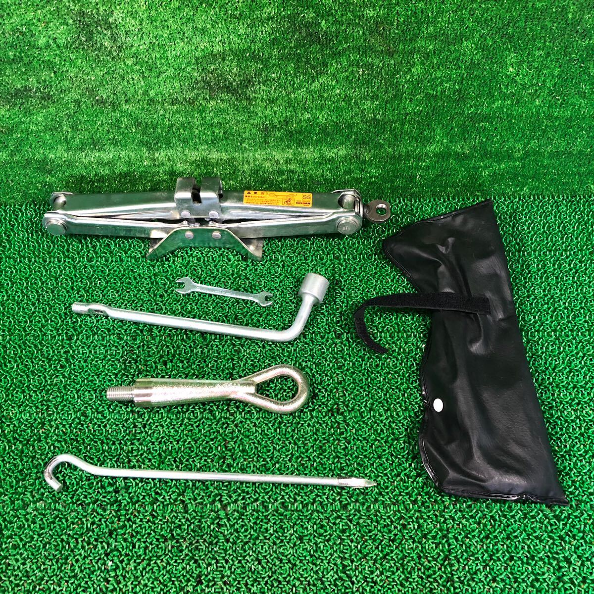 日産 フォレスタ20M B30 純正 ジャッキ 車載工具 NB30 FB30-R407-H17-14(パンタグラフジャッキ)｜売買されたオークション情報、yahooの商品情報をアーカイブ公開 ...