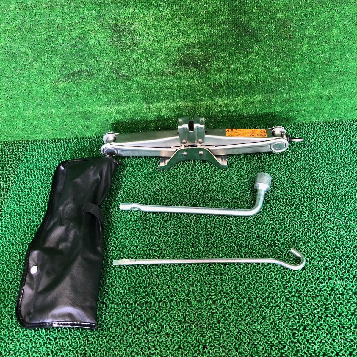 日産 ウイングロード WFY11 純正 ジャッキ 車載工具 Y11 FWFY11-R407-AX6-02(パンタグラフジャッキ)｜売買されたオークション情報、yahooの商品情報をアーカイブ ...