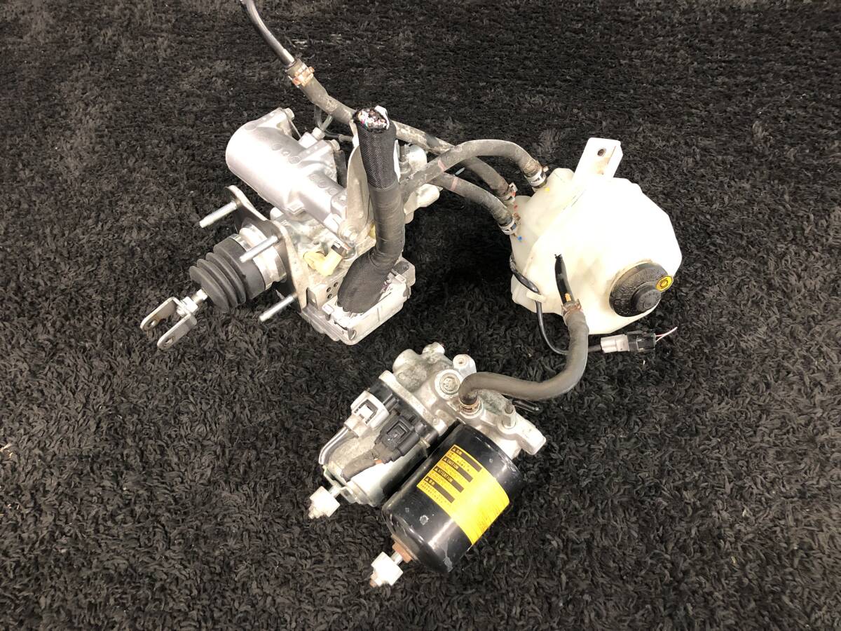 プリウス ZVW30 ABSアクチュエーター ブレーキブースターポンプ付 47210-47330 47070-47050 打刻RA 2012年 729457(トヨタ用)｜売買されたオークション ...
