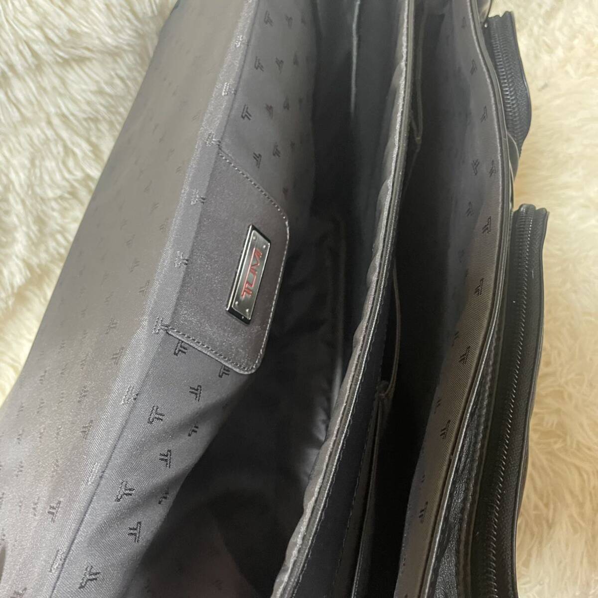 Yahoo!オークション - 極美品 超大容量 TUMI トゥミ ビジネスバッグ ブ...