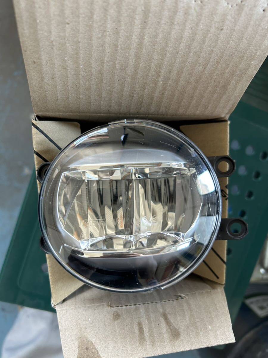 Yahoo!オークション - ノア ZRR80 左フォグランプ LED