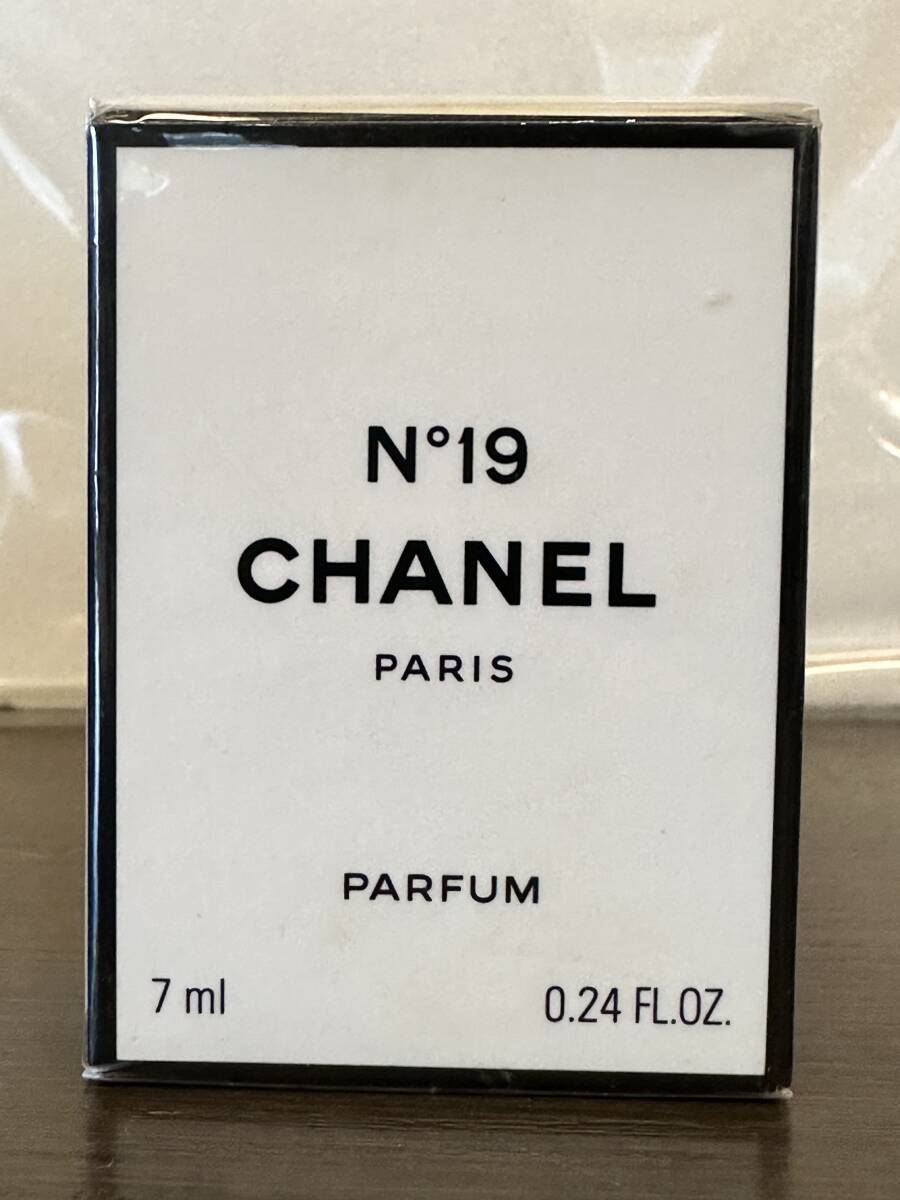 CHANEL - シャネルの19番 PARFUM 7ml - No.19 シャネル(シャネル)｜売買されたオークション情報、yahooの商品情報をアーカイブ公開 - オークファン（aucfan ...