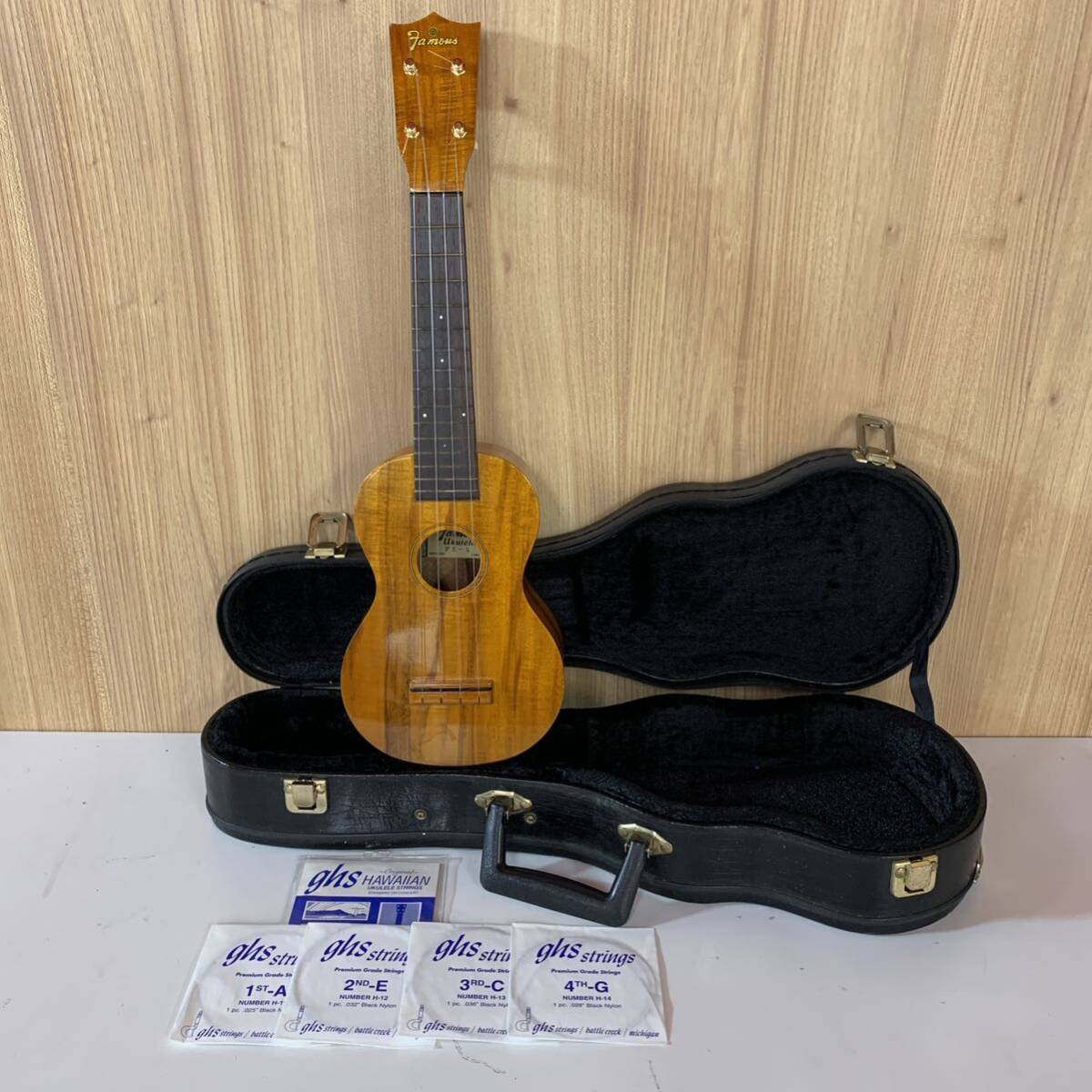 Yahoo!オークション - 【R-3】 Famous FS-5 ウクレレ ハードケース付き...