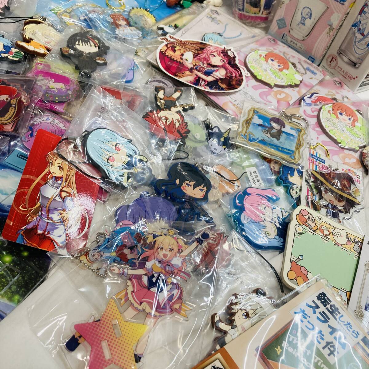 Yahoo!オークション - 32Mdd 萌え系アニメグッズ まとめて箱詰め 五等...