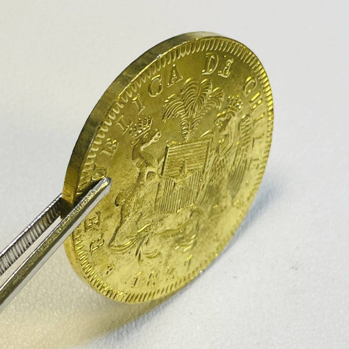 チリ 硬貨 古銭 憲法 1837年 憲法の本を手に取ります エスクード コイン 重20.97g 金貨(ラテンアメリカ)｜売買されたオークション情報、yahooの商品情報をアーカイブ公開 ...
