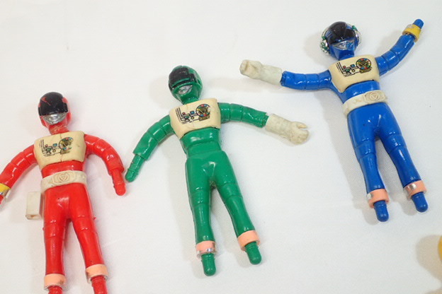 Yahoo!オークション - 8194[M]大量 フィギュア/当時物/電撃戦隊チェン...