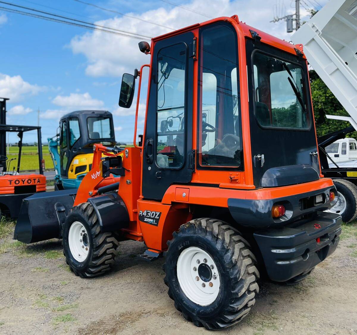 Yahoo!オークション - タイヤショベル(ホイールローダー) クボタ R430Z...