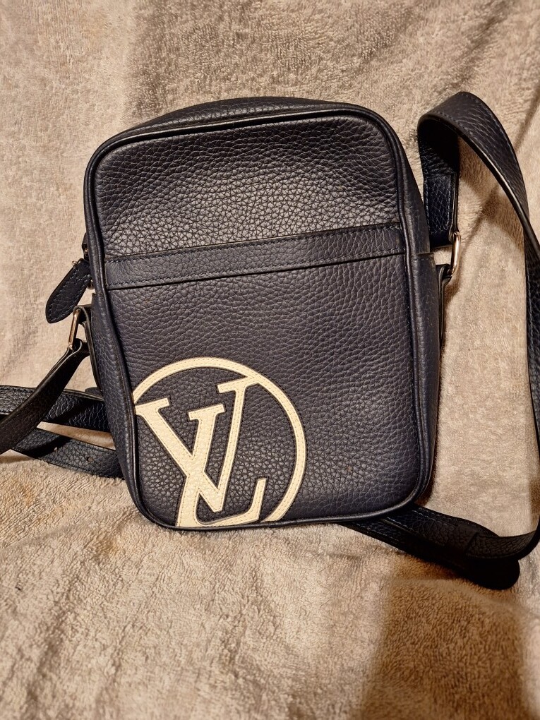 Bibian 比比昂- LOUIS VUITTON ルイ・ヴィトンLVサークル Bibian 比比昂- LOUIS VUITTON ルイ・ヴィトンLVサークル