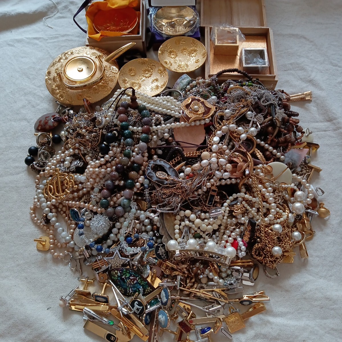 Yahoo!オークション - アクセサリー大量まとめて 約5.9Kg ネックレス ...