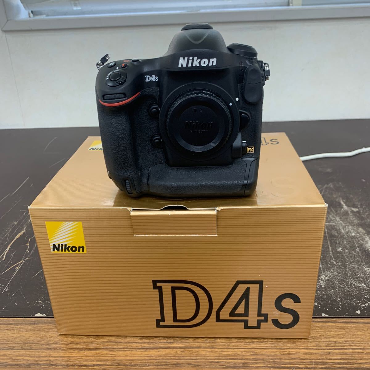 品 Nikon D4s ボディ デジタルカメラ 一眼レフカメラ ニコン(ニコン)｜売買されたオークション情報、yahooの商品情報をアーカイブ公開 - オークファン（aucfan.com）