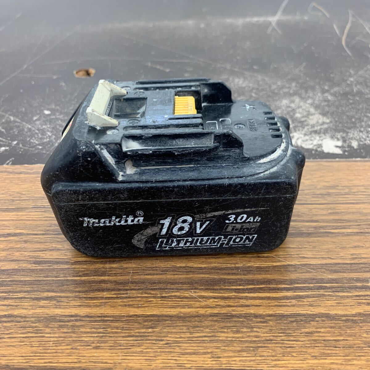 Yahoo!オークション - 中古品 makita 18v 3.0Ah バッテリー 電動工具 B...