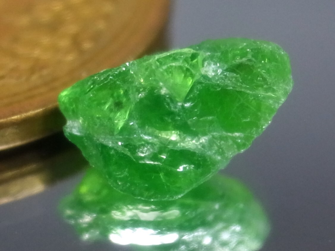 Yahoo!オークション - 1.58ct 新品・天然ツァボライト原石 ケニア産