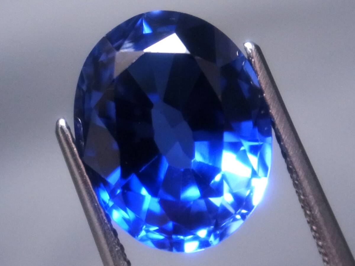 Yahoo!オークション - 7.58ct 新品・ロイヤルブルーカラー 合成サファ...