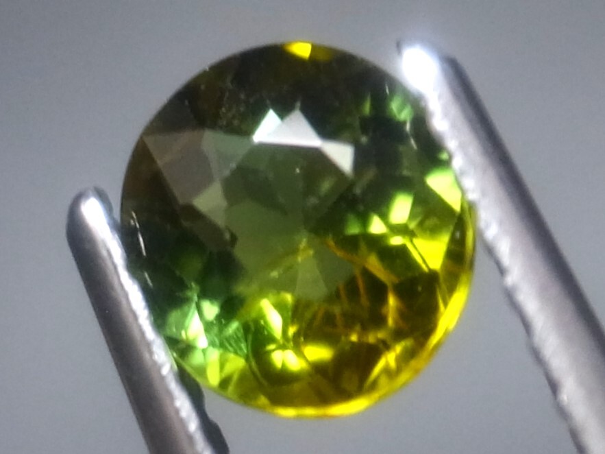 Yahoo!オークション - 0.55ct 新品・天然グリーントルマリン マダガス...