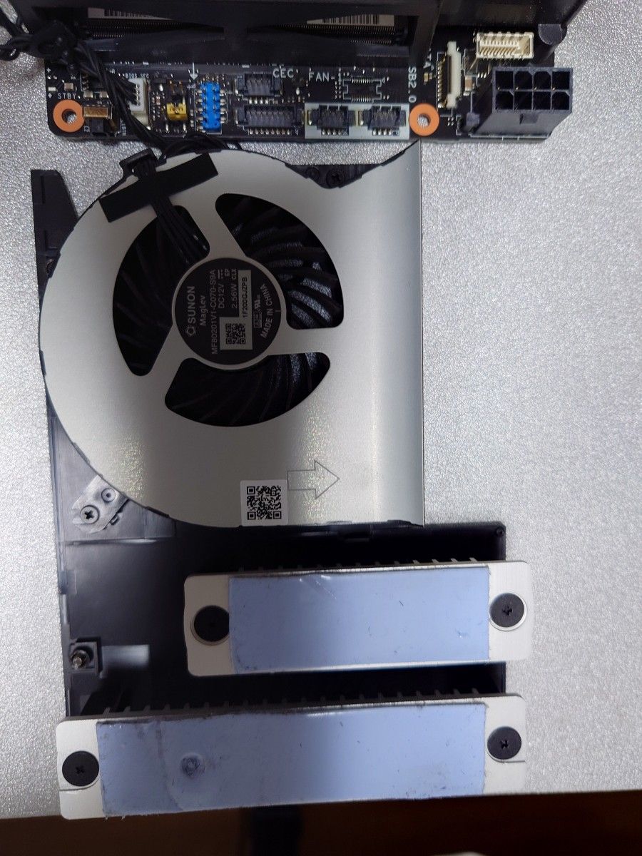 ジャンク Intel NUC 9 Extreme キット BXNUC9i9QNX1 ( i9-9980HK ジャンク Intel NUC 9 Extreme キット BXNUC9i9QNX1 ( i9-9980HK