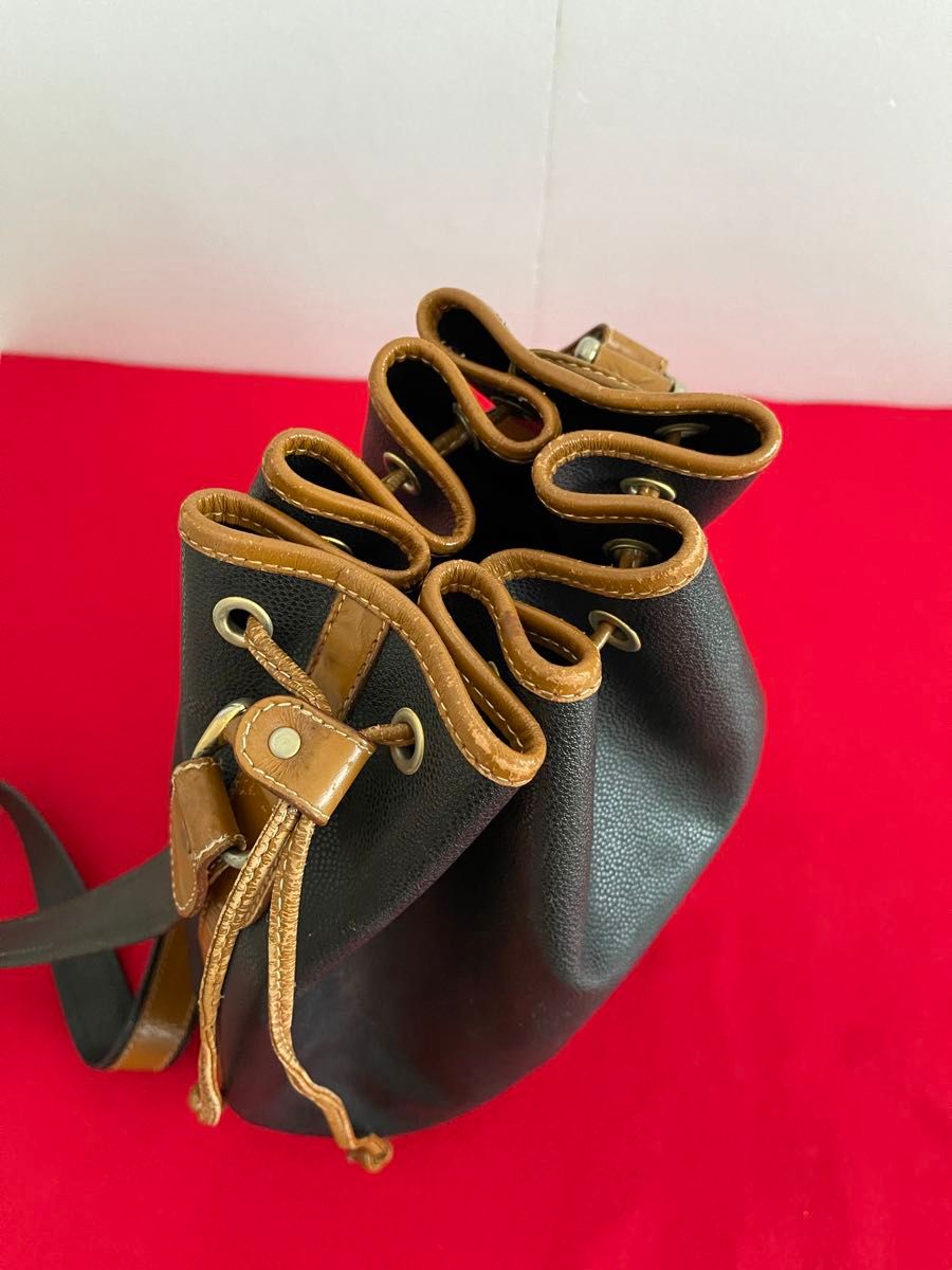 LANCEL ランセル ヴィンテージ 巾着ショルダーバッグ レザー 黒 LANCEL ランセル ヴィンテージ 巾着ショルダーバッグ レザー 黒