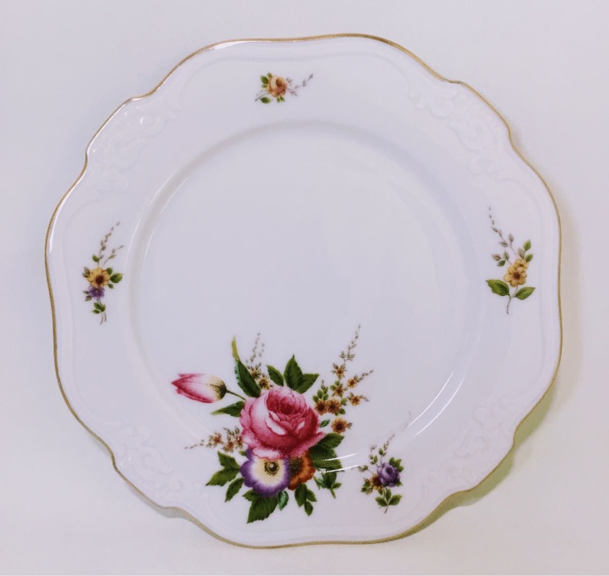 希少品】Noritake スタジオコレクション 薔薇 バラ 平皿|Yahoo 希少品】Noritake スタジオコレクション 薔薇 バラ 平皿|Yahoo