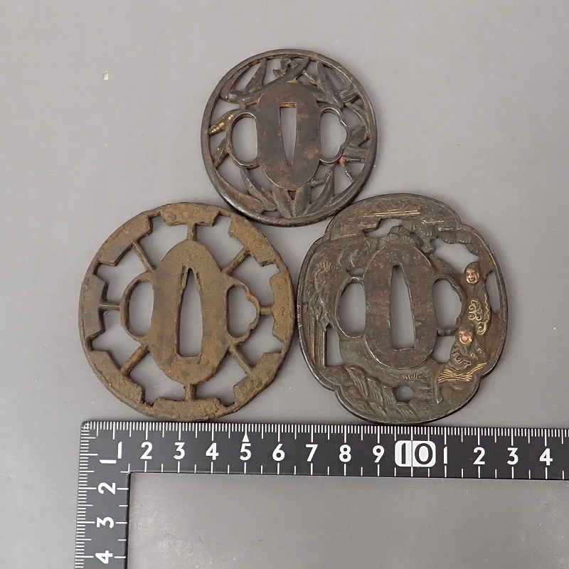 Yahoo!オークション - FK-6399 刀装具 鍔 3点まとめ 古鉄 時代物 2024...