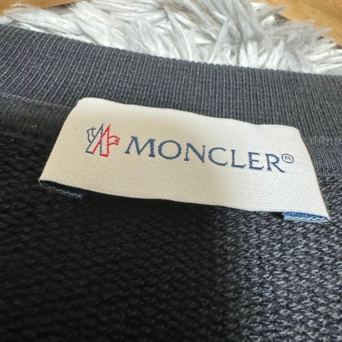 モンクレール MONCLER スタッズ ロゴ スウェットトレーナー モンクレール MONCLER スタッズ ロゴ スウェットトレーナー